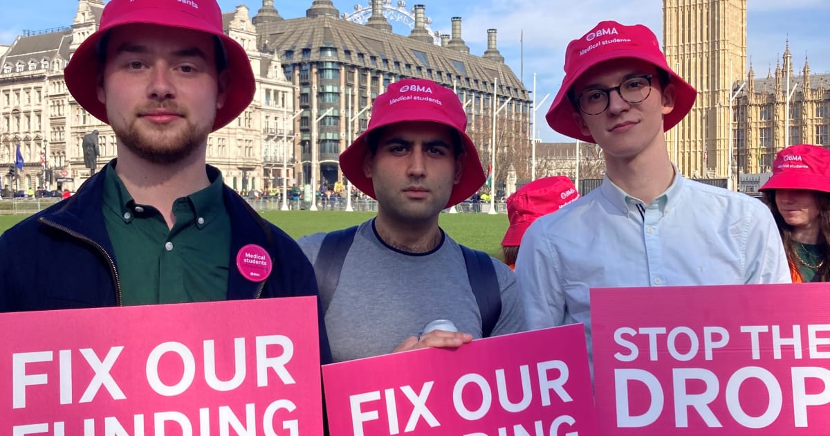 ‘Frustrated’ medical students hold rally to call for better financial ...